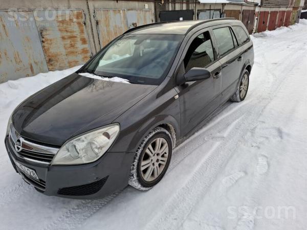 Brūns Opel Astra 2008 Rēzekne, ar dzinēja tilpumu 1.70 L un nobraukumu 300 tūkst. km par 1000 €, foto 1 vietnē AUTOMOTO.COM.LV
