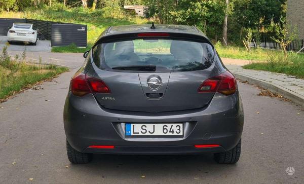 Brown Opel Astra 2010 in Vilnius, with an engine capacity of 1.25 L and mileage of 271 thousand km for 2000 €, photo 8 on AUTOMOTO.COM.LV