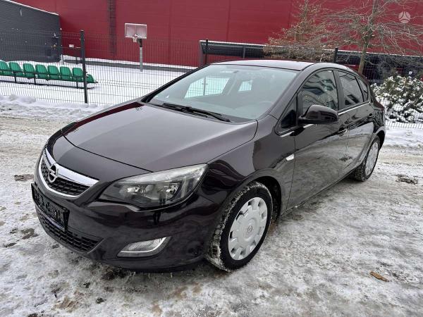 Brown Opel Astra 2011 in Kaunas, with an engine capacity of 1.69 L and mileage of 227 thousand km for 3100 €, photo 2 on AUTOMOTO.COM.LV