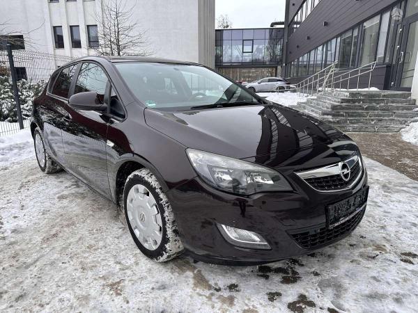 Brown Opel Astra 2011 in Kaunas, with an engine capacity of 1.69 L and mileage of 227 thousand km for 3100 €, photo 3 on AUTOMOTO.COM.LV