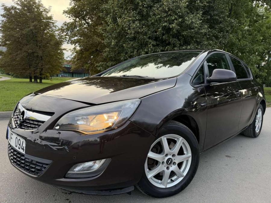 Brūns Opel Astra 2011 Kauņa, ar dzinēja tilpumu 1.69 L un nobraukumu 303 tūkst. km par 2200 €, foto 1 vietnē AUTOMOTO.COM.LV