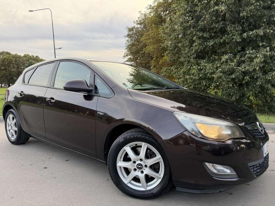 Brūns Opel Astra 2011 Kauņa, ar dzinēja tilpumu 1.69 L un nobraukumu 303 tūkst. km par 2200 €, foto 3 vietnē AUTOMOTO.COM.LV