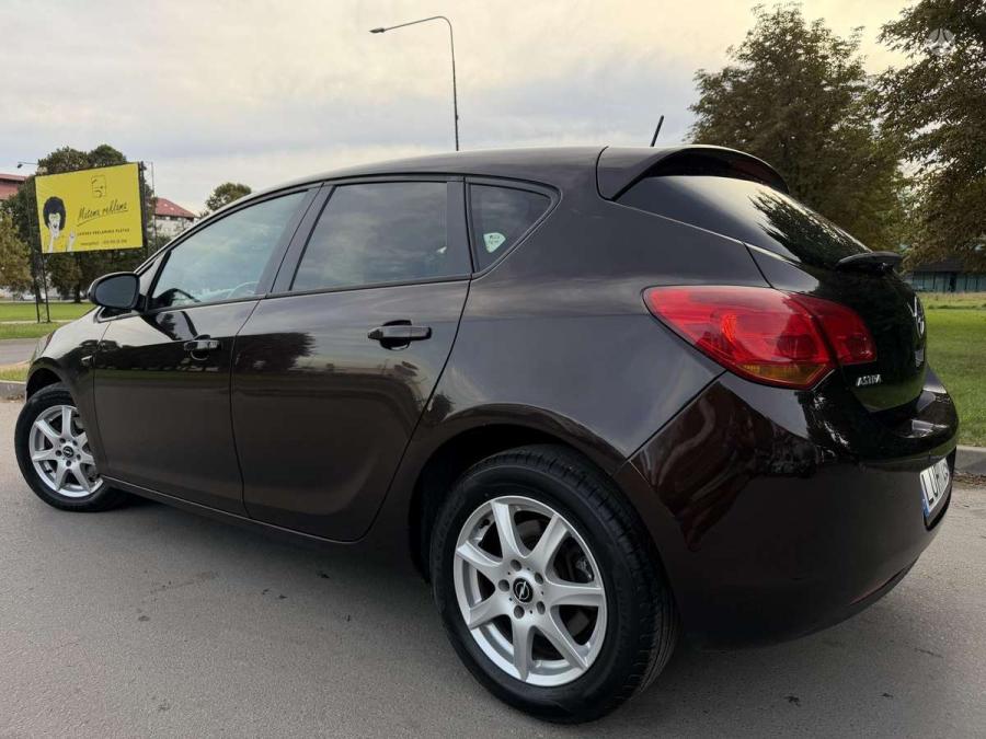 Brūns Opel Astra 2011 Kauņa, ar dzinēja tilpumu 1.69 L un nobraukumu 303 tūkst. km par 2200 €, foto 4 vietnē AUTOMOTO.COM.LV