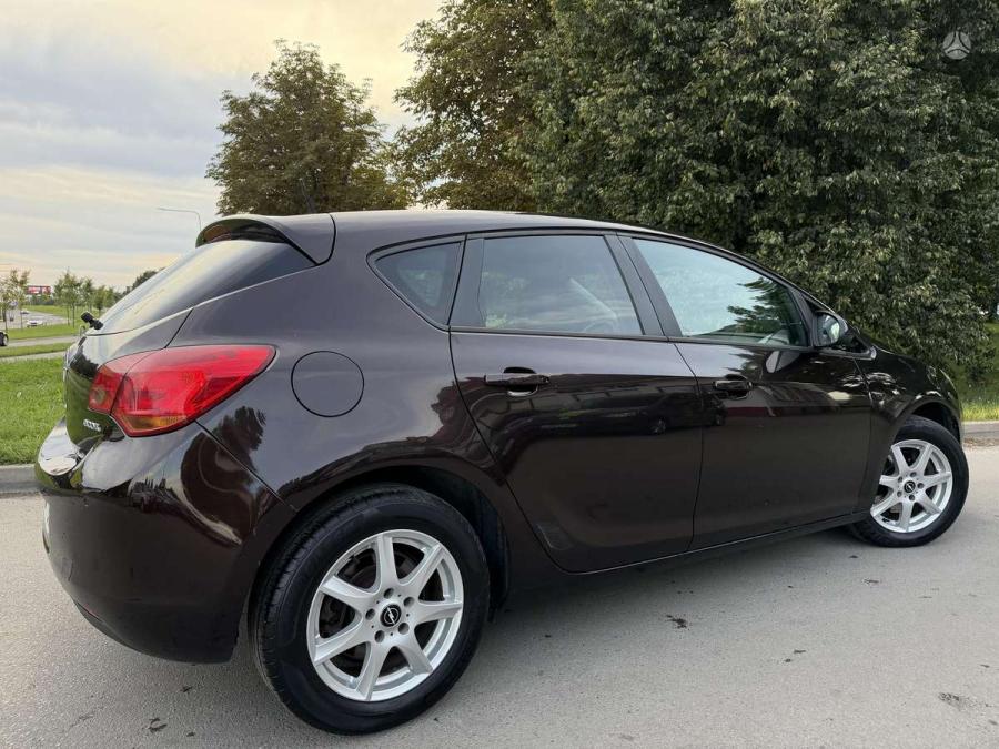 Brūns Opel Astra 2011 Kauņa, ar dzinēja tilpumu 1.69 L un nobraukumu 303 tūkst. km par 2200 €, foto 17 vietnē AUTOMOTO.COM.LV