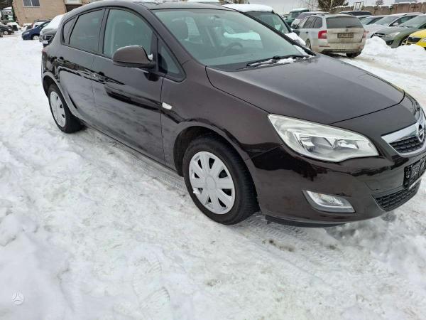 Brūns Opel Astra 2012 Utena, ar dzinēja tilpumu 1.36 L un nobraukumu 214 tūkst. km par 3500 €, foto 1 vietnē AUTOMOTO.COM.LV