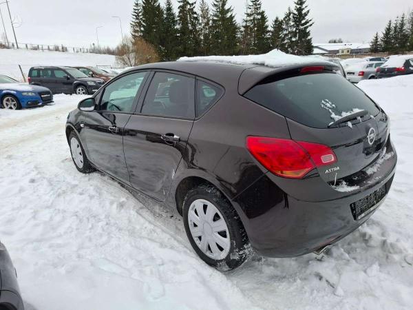Brūns Opel Astra 2012 Utena, ar dzinēja tilpumu 1.36 L un nobraukumu 214 tūkst. km par 3500 €, foto 2 vietnē AUTOMOTO.COM.LV