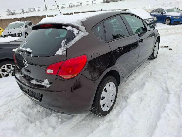 Brūns Opel Astra 2012 Utena, ar dzinēja tilpumu 1.36 L un nobraukumu 214 tūkst. km par 3500 €, foto 3 vietnē AUTOMOTO.COM.LV