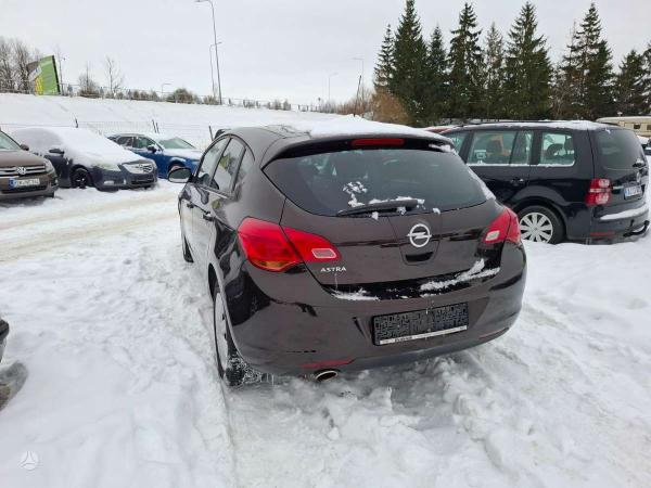 Brūns Opel Astra 2012 Utena, ar dzinēja tilpumu 1.36 L un nobraukumu 214 tūkst. km par 3500 €, foto 6 vietnē AUTOMOTO.COM.LV