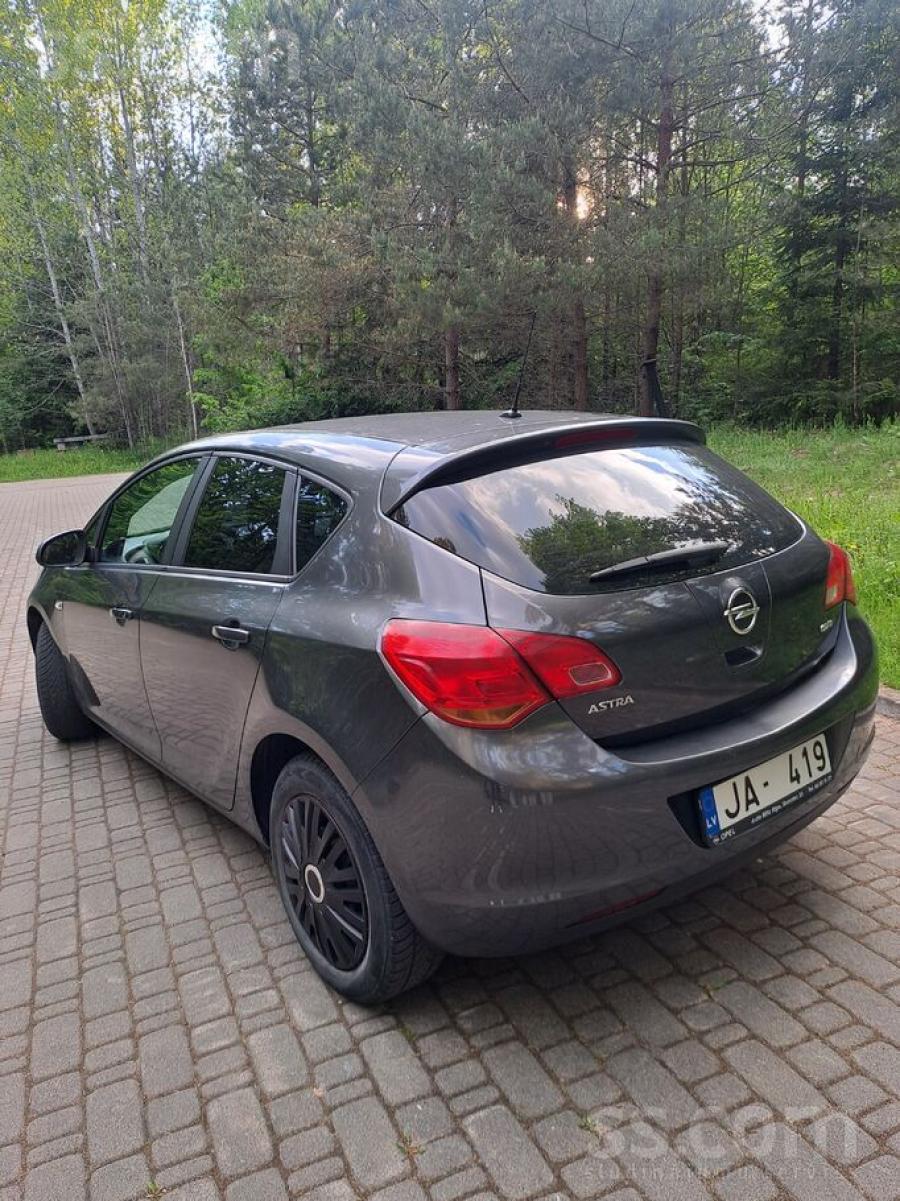 Brūns Opel Astra 2012 Rēzekne, ar dzinēja tilpumu 1.70 L un nobraukumu 301 tūkst. km par 2600 €, foto 4 vietnē AUTOMOTO.COM.LV