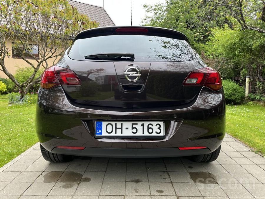 Brūns Opel Astra 2012 Rīga, ar dzinēja tilpumu 1.70 L un nobraukumu 189 tūkst. km par 4990 €, foto 5 vietnē AUTOMOTO.COM.LV