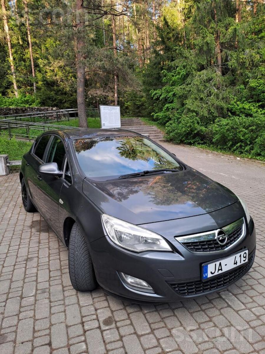 Brūns Opel Astra 2012 Rēzekne, ar dzinēja tilpumu 1.70 L un nobraukumu 301 tūkst. km par 2500 €, foto 1 vietnē AUTOMOTO.COM.LV