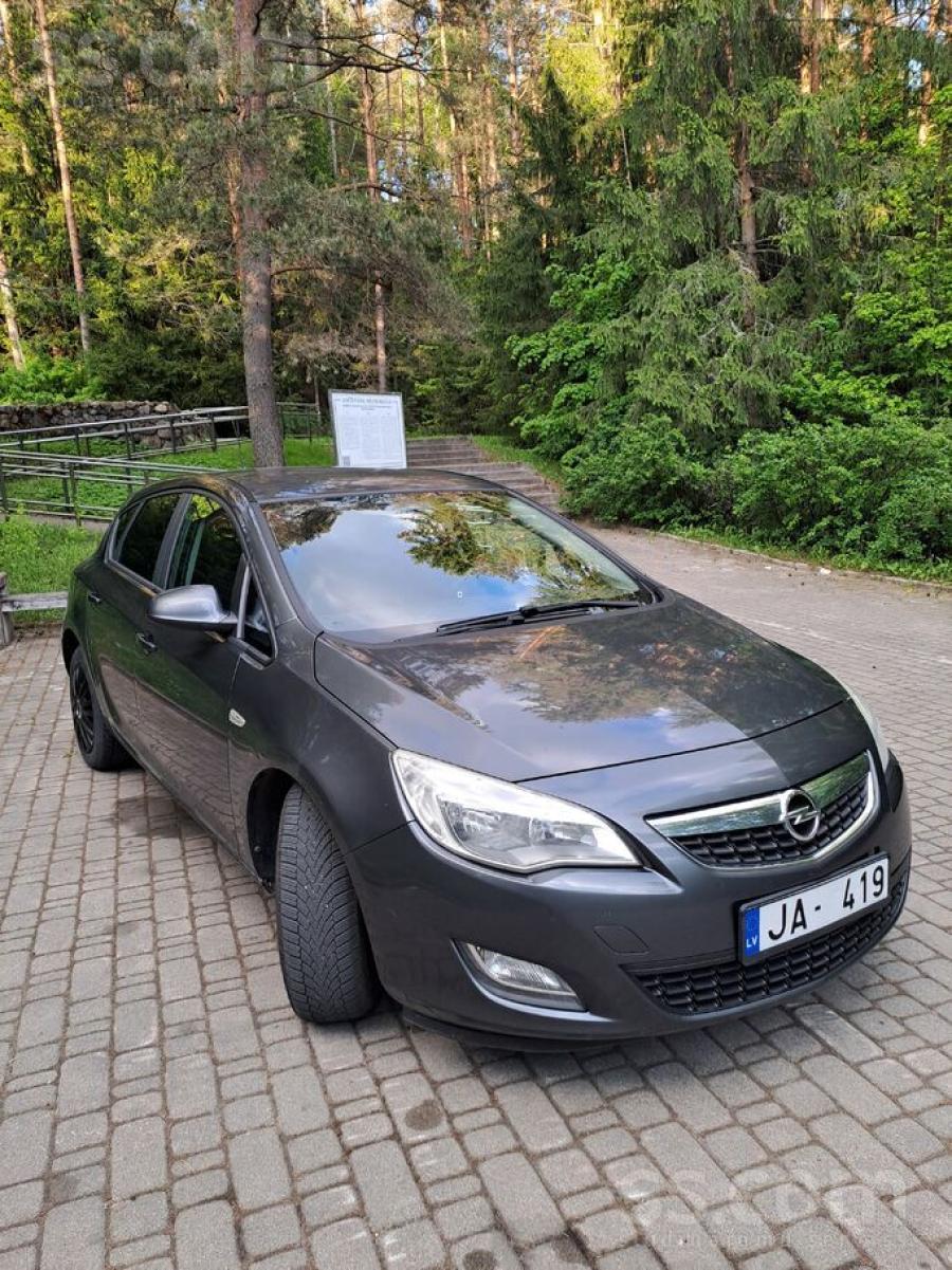 Brown Opel Astra 2012 in Rezekne, with an engine capacity of 1.70 L and mileage of 302 thousand km for 2300 €, photo 1 on AUTOMOTO.COM.LV