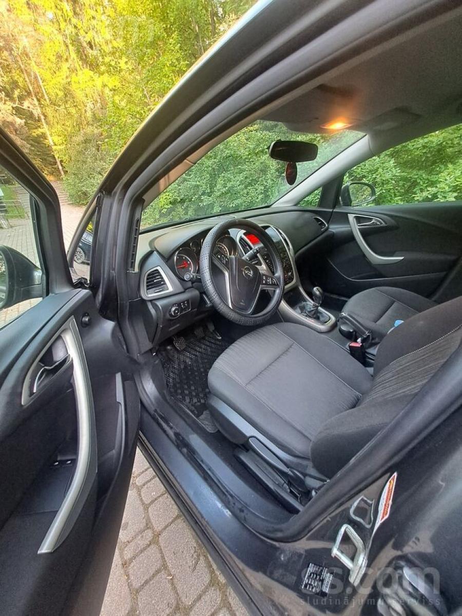 Brown Opel Astra 2012 in Rezekne, with an engine capacity of 1.70 L and mileage of 302 thousand km for 2300 €, photo 7 on AUTOMOTO.COM.LV