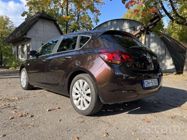 Brūns Opel Astra 2012 Rīga, ar dzinēja tilpumu 1.70 L un nobraukumu 255 tūkst. km par 4290 €, foto 5 vietnē AUTOMOTO.COM.LV
