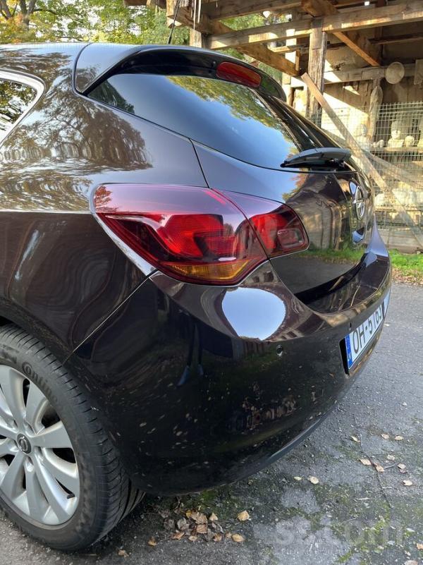 Brūns Opel Astra 2012 Rīga, ar dzinēja tilpumu 1.70 L un nobraukumu 255 tūkst. km par 4290 €, foto 6 vietnē AUTOMOTO.COM.LV