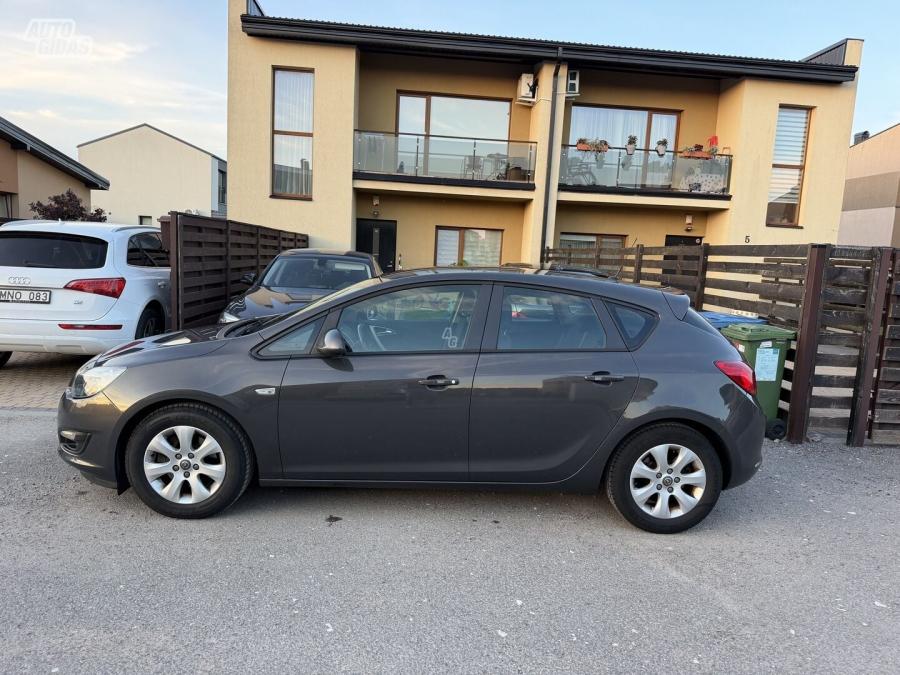 Brown Opel Astra 2013 in Kaunas, with an engine capacity of 1.70 L and mileage of 169 thousand km for 4000 €, photo 3 on AUTOMOTO.COM.LV
