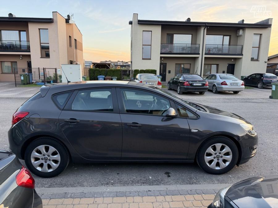 Brown Opel Astra 2013 in Kaunas, with an engine capacity of 1.70 L and mileage of 169 thousand km for 4000 €, photo 6 on AUTOMOTO.COM.LV