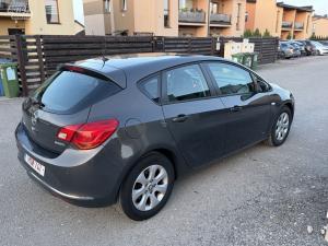 Brown Opel Astra 2013 in Kaunas, with an engine capacity of 1.70 L and mileage of 169 thousand km for 4000 €, photo 17 on AUTOMOTO.COM.LV