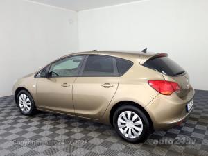 Brown Opel Astra 2014 in Tallinn, with an engine capacity of 1.60 L and mileage of 189 thousand km for 2699 €, photo 5 on AUTOMOTO.COM.LV