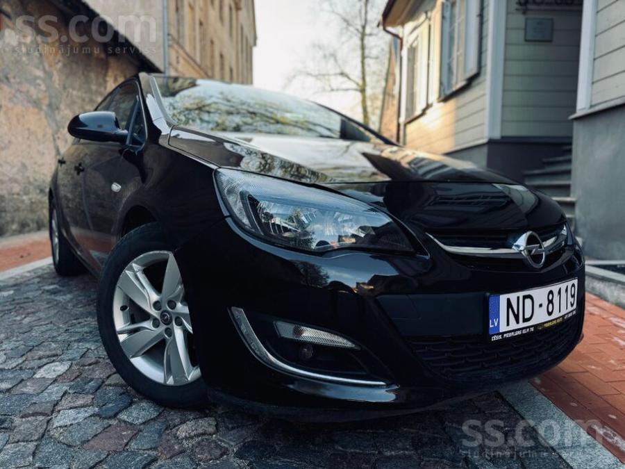 Brown Opel Astra 2014 in Cesis, with an engine capacity of 1.40 L and mileage of 0 thousand km for 2990 €, photo 1 on AUTOMOTO.COM.LV