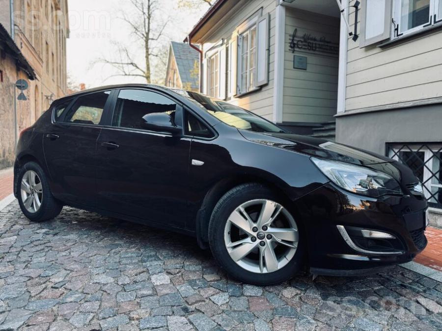 Brown Opel Astra 2014 in Cesis, with an engine capacity of 1.40 L and mileage of 0 thousand km for 2990 €, photo 3 on AUTOMOTO.COM.LV
