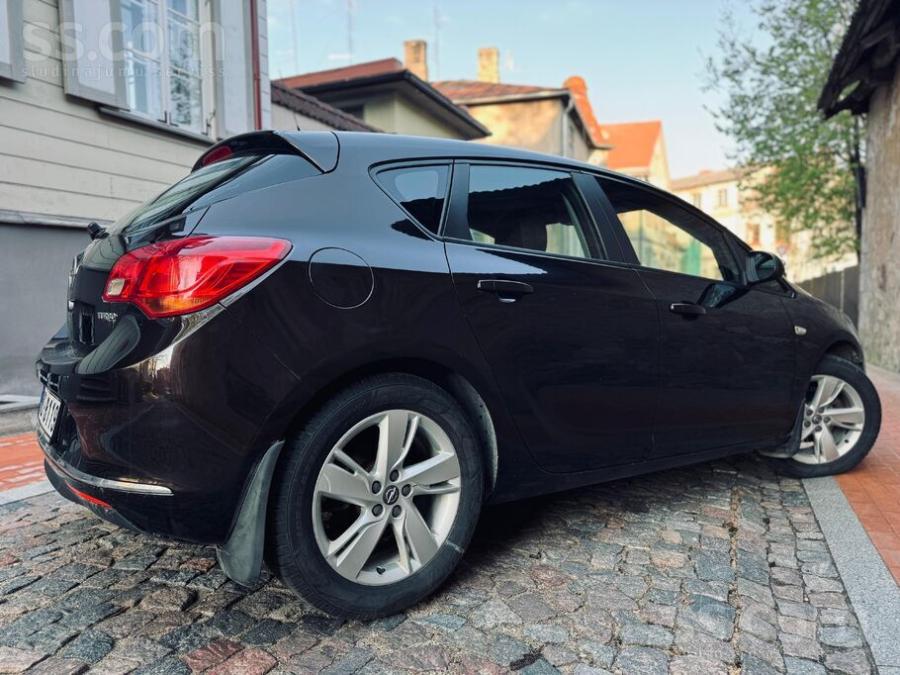 Brown Opel Astra 2014 in Cesis, with an engine capacity of 1.40 L and mileage of 0 thousand km for 2990 €, photo 7 on AUTOMOTO.COM.LV