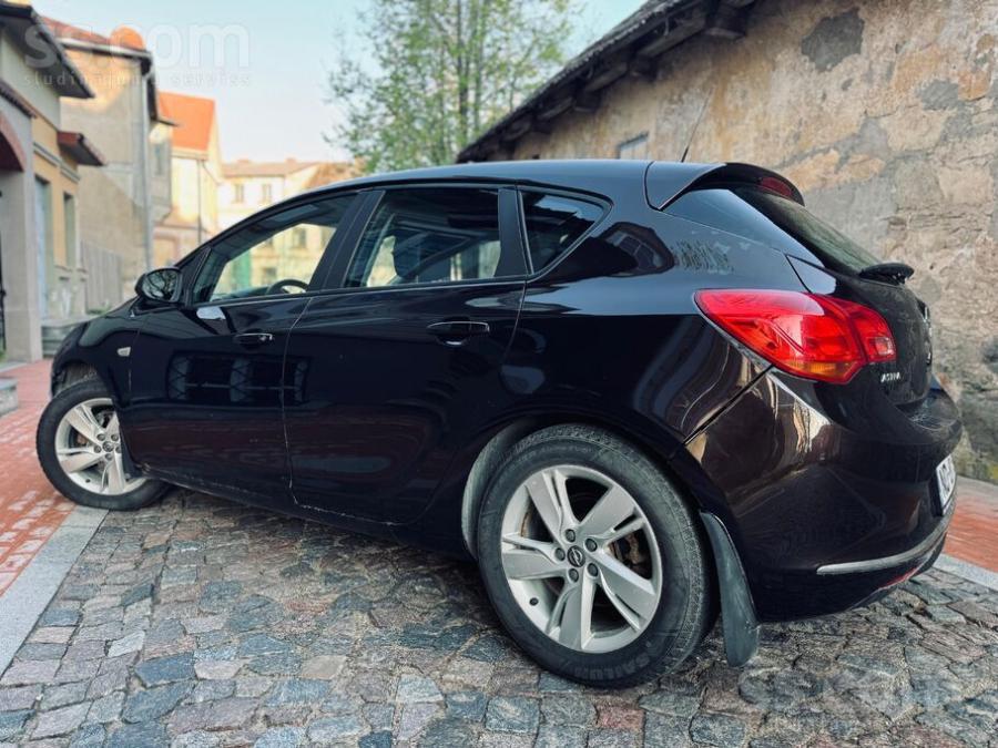 Brown Opel Astra 2014 in Cesis, with an engine capacity of 1.40 L and mileage of 0 thousand km for 2990 €, photo 9 on AUTOMOTO.COM.LV