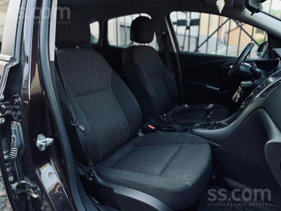Brown Opel Astra 2014 in Cesis, with an engine capacity of 1.40 L and mileage of 0 thousand km for 2990 €, photo 12 on AUTOMOTO.COM.LV