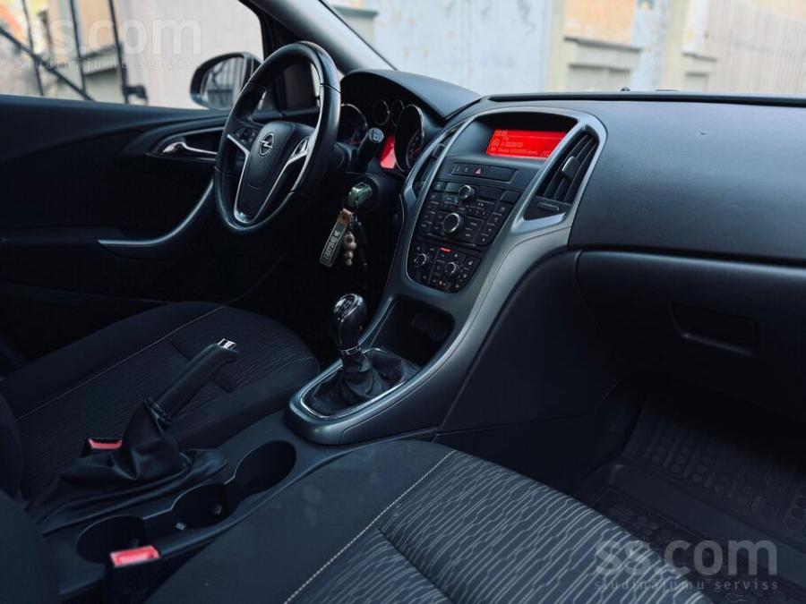 Brown Opel Astra 2014 in Cesis, with an engine capacity of 1.40 L and mileage of 0 thousand km for 2990 €, photo 14 on AUTOMOTO.COM.LV