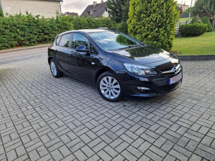 Brown Opel Astra 2014 in Kelme, with an engine capacity of 1.36 L and mileage of 157 thousand km for 5490 €, photo 1 on AUTOMOTO.COM.LV