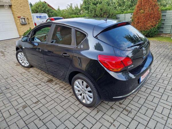 Brown Opel Astra 2014 in Kelme, with an engine capacity of 1.36 L and mileage of 157 thousand km for 5490 €, photo 8 on AUTOMOTO.COM.LV
