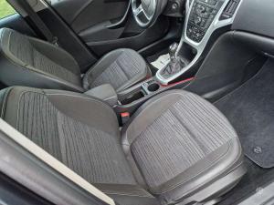 Brown Opel Astra 2014 in Kelme, with an engine capacity of 1.36 L and mileage of 157 thousand km for 5490 €, photo 14 on AUTOMOTO.COM.LV