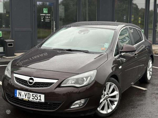 Brown Opel Astra 2014 in Kaunas, with an engine capacity of 1.96 L and mileage of 280 thousand km for 4650 €, photo 3 on AUTOMOTO.COM.LV