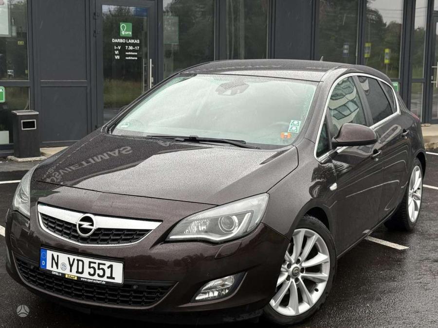 Brown Opel Astra 2014 in Kaunas, with an engine capacity of 1.96 L and mileage of 280 thousand km for 4650 €, photo 4 on AUTOMOTO.COM.LV