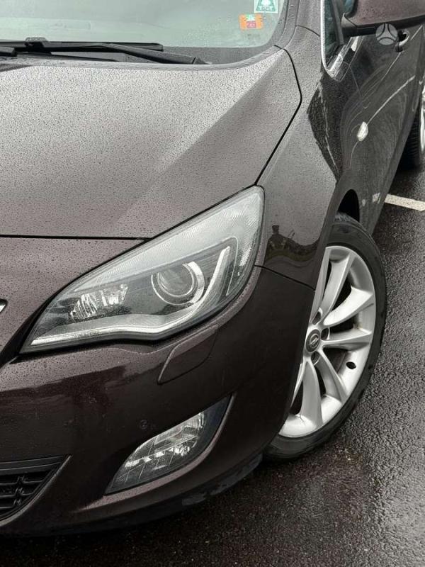 Brown Opel Astra 2014 in Kaunas, with an engine capacity of 1.96 L and mileage of 280 thousand km for 4650 €, photo 4 on AUTOMOTO.COM.LV