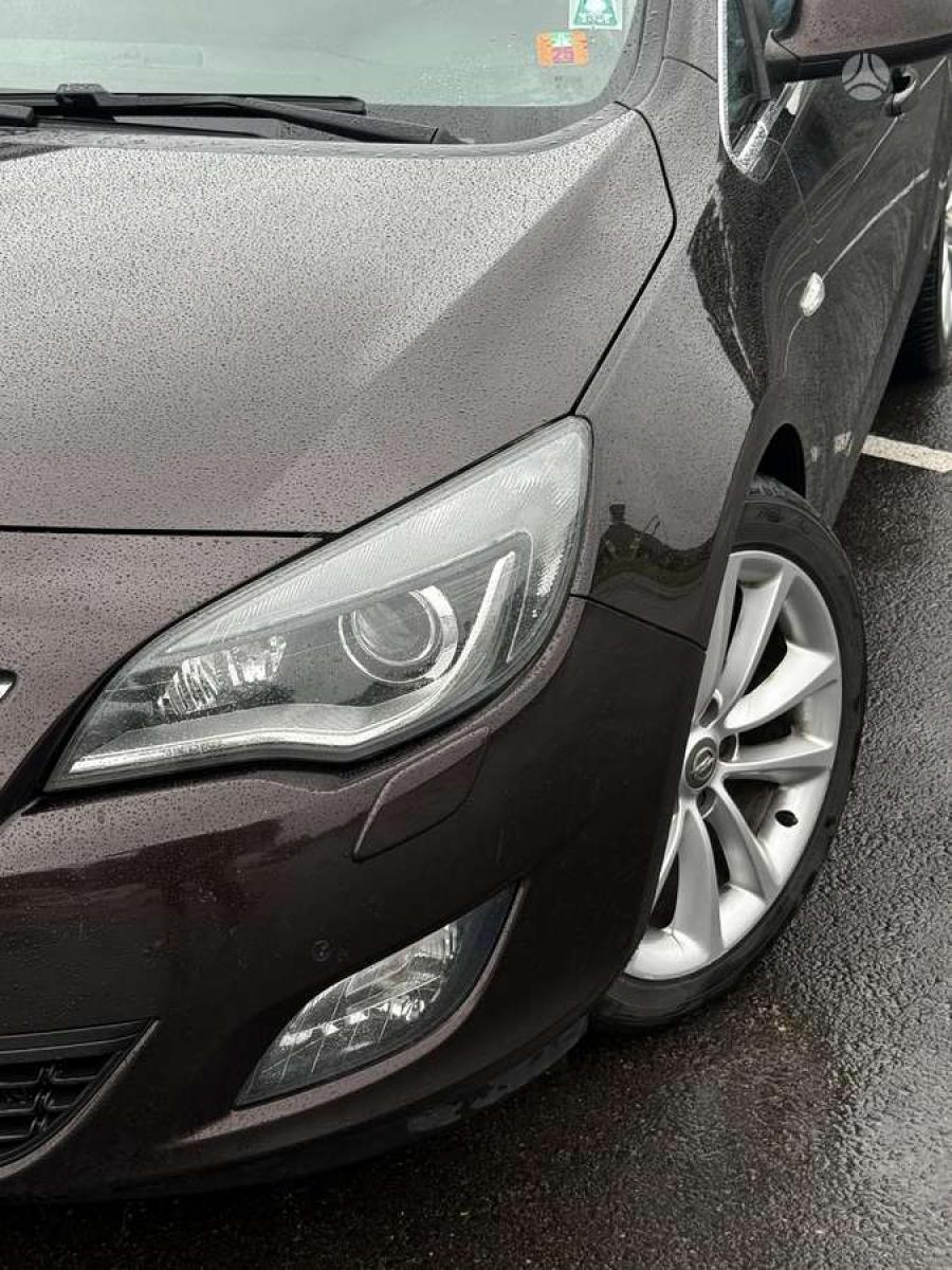 Brown Opel Astra 2014 in Kaunas, with an engine capacity of 1.96 L and mileage of 280 thousand km for 4650 €, photo 5 on AUTOMOTO.COM.LV
