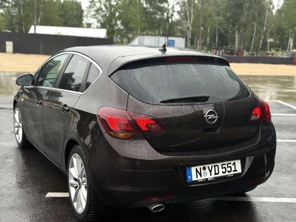 Brown Opel Astra 2014 in Kaunas, with an engine capacity of 1.96 L and mileage of 280 thousand km for 4650 €, photo 6 on AUTOMOTO.COM.LV