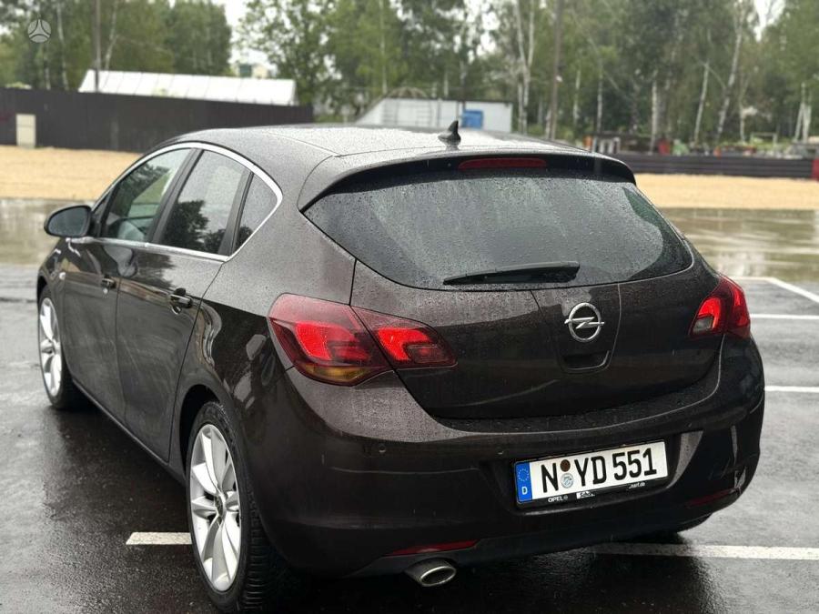 Brown Opel Astra 2014 in Kaunas, with an engine capacity of 1.96 L and mileage of 280 thousand km for 4650 €, photo 7 on AUTOMOTO.COM.LV