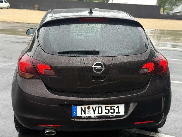 Brown Opel Astra 2014 in Kaunas, with an engine capacity of 1.96 L and mileage of 280 thousand km for 4650 €, photo 7 on AUTOMOTO.COM.LV