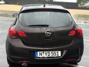 Brown Opel Astra 2014 in Kaunas, with an engine capacity of 1.96 L and mileage of 280 thousand km for 4650 €, photo 8 on AUTOMOTO.COM.LV