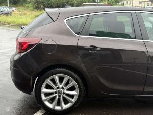 Brown Opel Astra 2014 in Kaunas, with an engine capacity of 1.96 L and mileage of 280 thousand km for 4650 €, photo 9 on AUTOMOTO.COM.LV