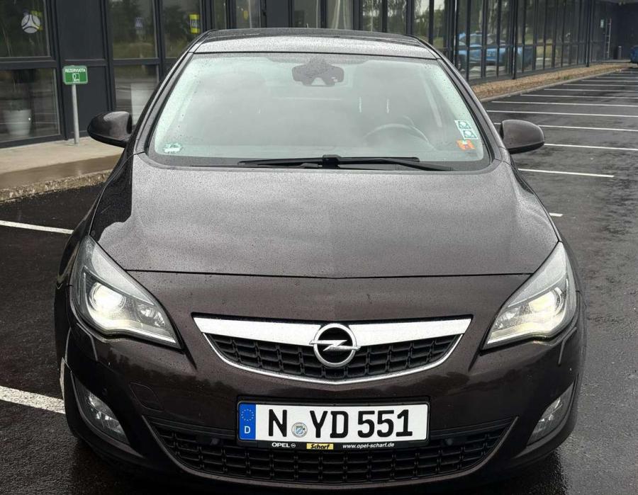 Brown Opel Astra 2014 in Kaunas, with an engine capacity of 1.96 L and mileage of 280 thousand km for 4650 €, photo 11 on AUTOMOTO.COM.LV