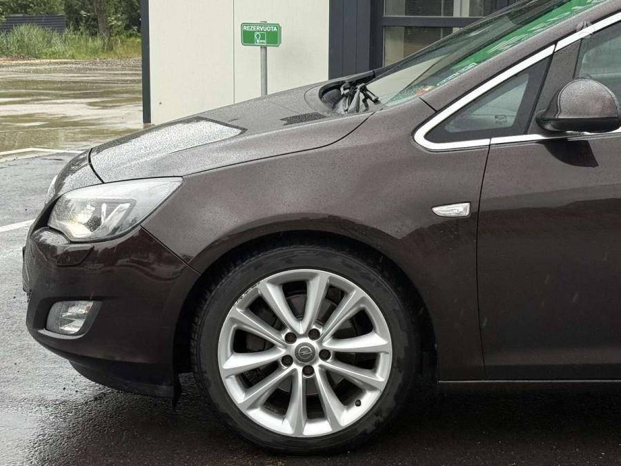 Brown Opel Astra 2014 in Kaunas, with an engine capacity of 1.96 L and mileage of 280 thousand km for 4650 €, photo 12 on AUTOMOTO.COM.LV