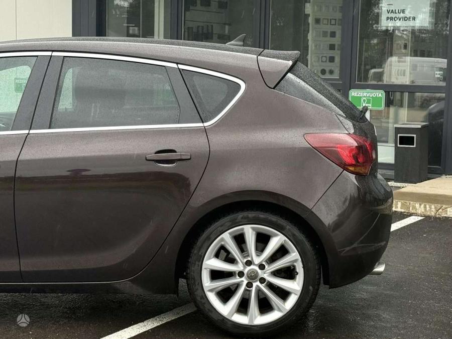 Brown Opel Astra 2014 in Kaunas, with an engine capacity of 1.96 L and mileage of 280 thousand km for 4650 €, photo 13 on AUTOMOTO.COM.LV