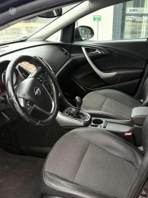 Brown Opel Astra 2014 in Kaunas, with an engine capacity of 1.96 L and mileage of 280 thousand km for 4650 €, photo 15 on AUTOMOTO.COM.LV