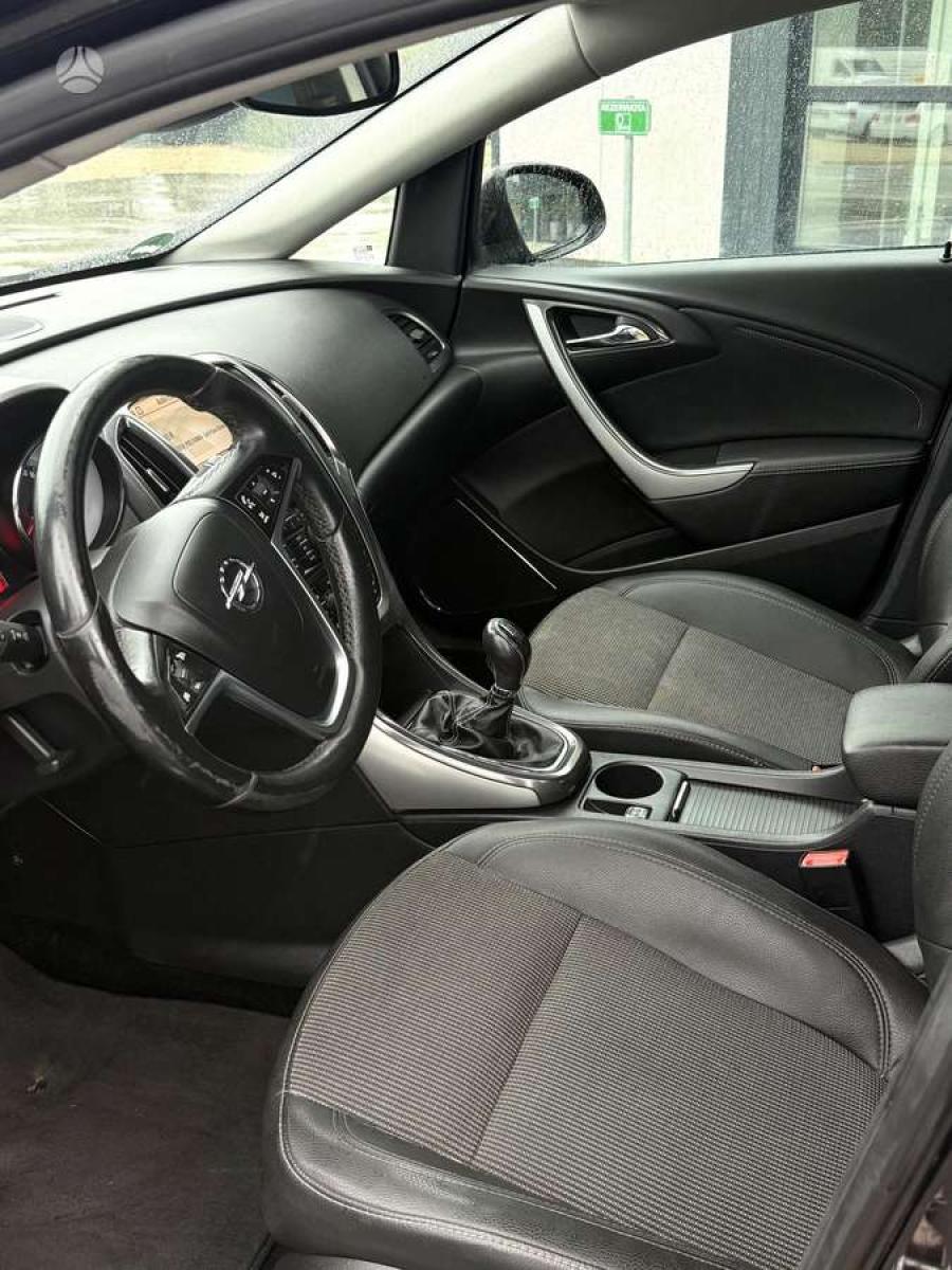 Brown Opel Astra 2014 in Kaunas, with an engine capacity of 1.96 L and mileage of 280 thousand km for 4650 €, photo 15 on AUTOMOTO.COM.LV