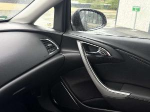 Brown Opel Astra 2014 in Kaunas, with an engine capacity of 1.96 L and mileage of 280 thousand km for 4650 €, photo 32 on AUTOMOTO.COM.LV