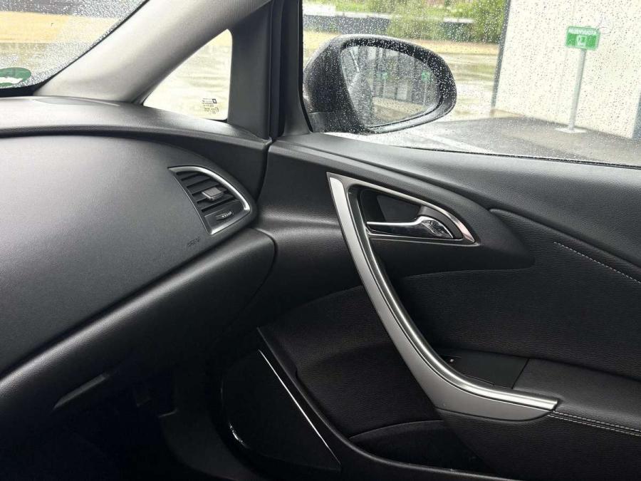 Brown Opel Astra 2014 in Kaunas, with an engine capacity of 1.96 L and mileage of 280 thousand km for 4650 €, photo 32 on AUTOMOTO.COM.LV
