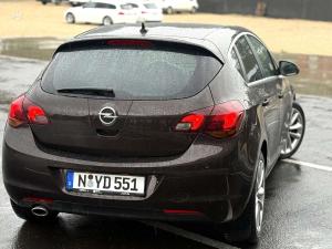 Brown Opel Astra 2014 in Kaunas, with an engine capacity of 1.96 L and mileage of 280 thousand km for 4650 €, photo 35 on AUTOMOTO.COM.LV