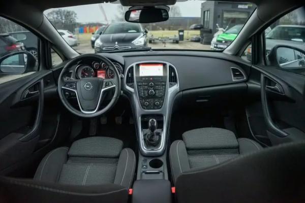 Brūns Opel Astra 2015 Liepāja, ar dzinēja tilpumu 1.60 L un nobraukumu 225 tūkst. km par 6550 €, foto 8 vietnē AUTOMOTO.COM.LV